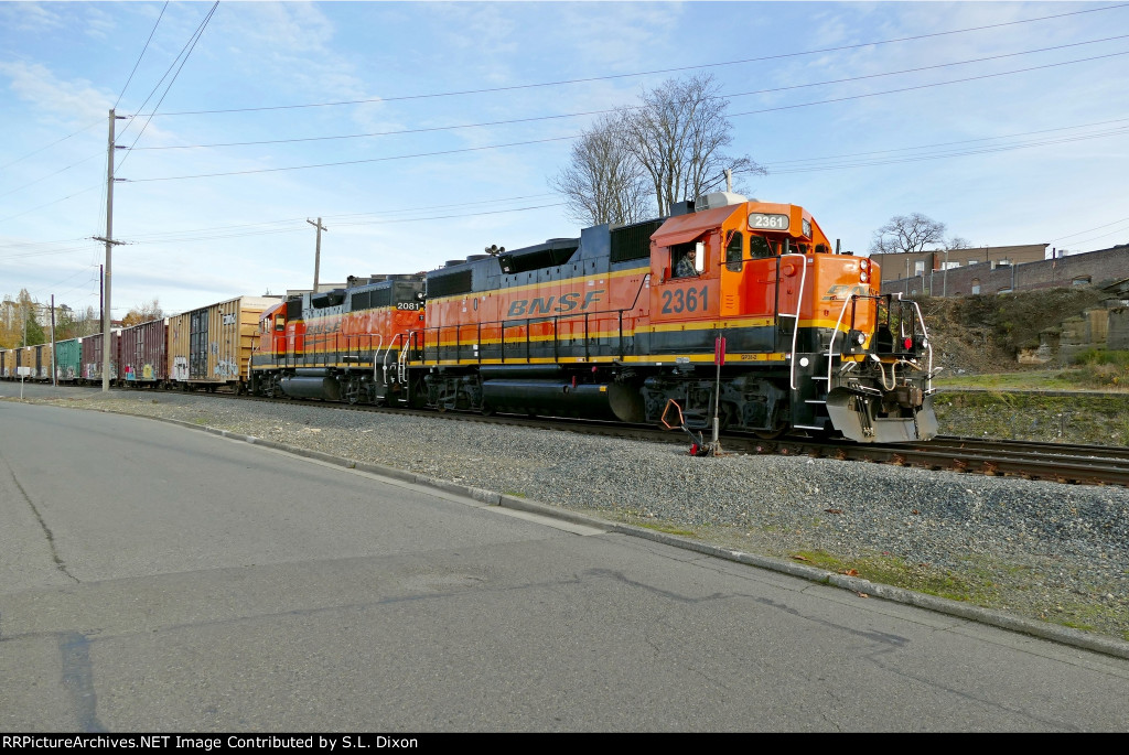 BNSF 2361 South at Bayside